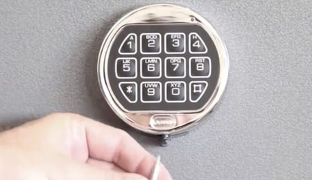 How to change the batteries in a safe? A complete illustrated guide ...